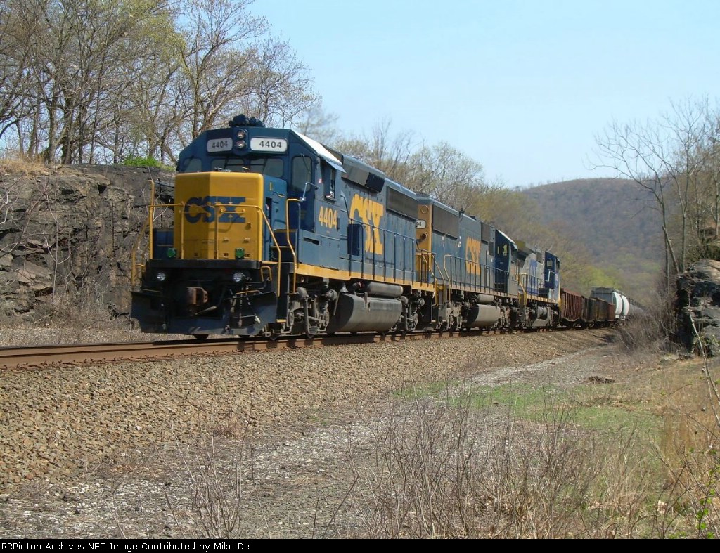 CSX 4404 Q434 at Iona Island